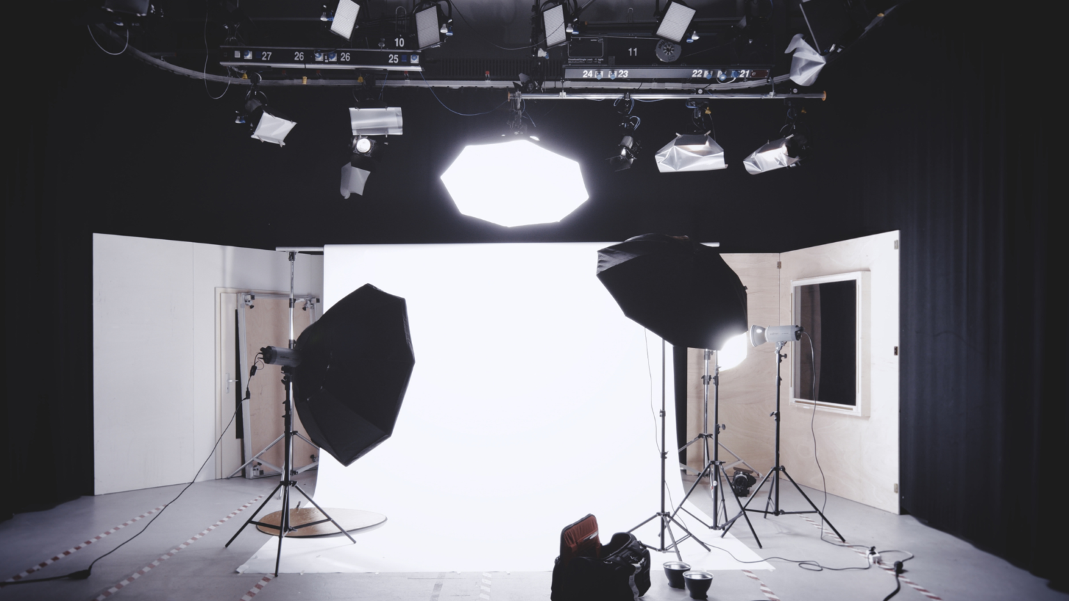 Photo Studio Riyadh | Studio Three Star Services | استوديو